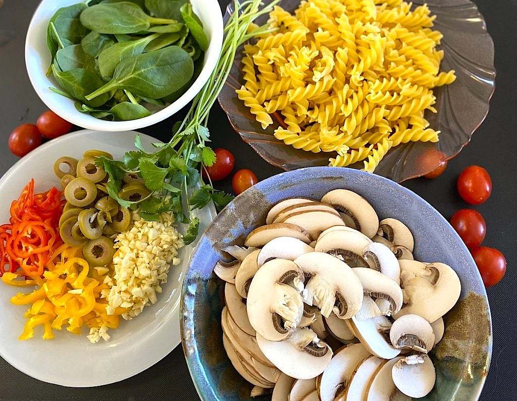 Garlicky Fusilli Pasta Sauce with Mushrooms and Green Olives ...