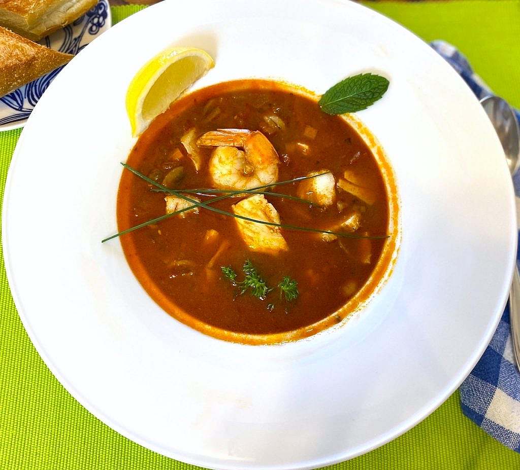 Hungarian Fish Soup Recipe (Halászlé) – Traditional Flavor with a ...